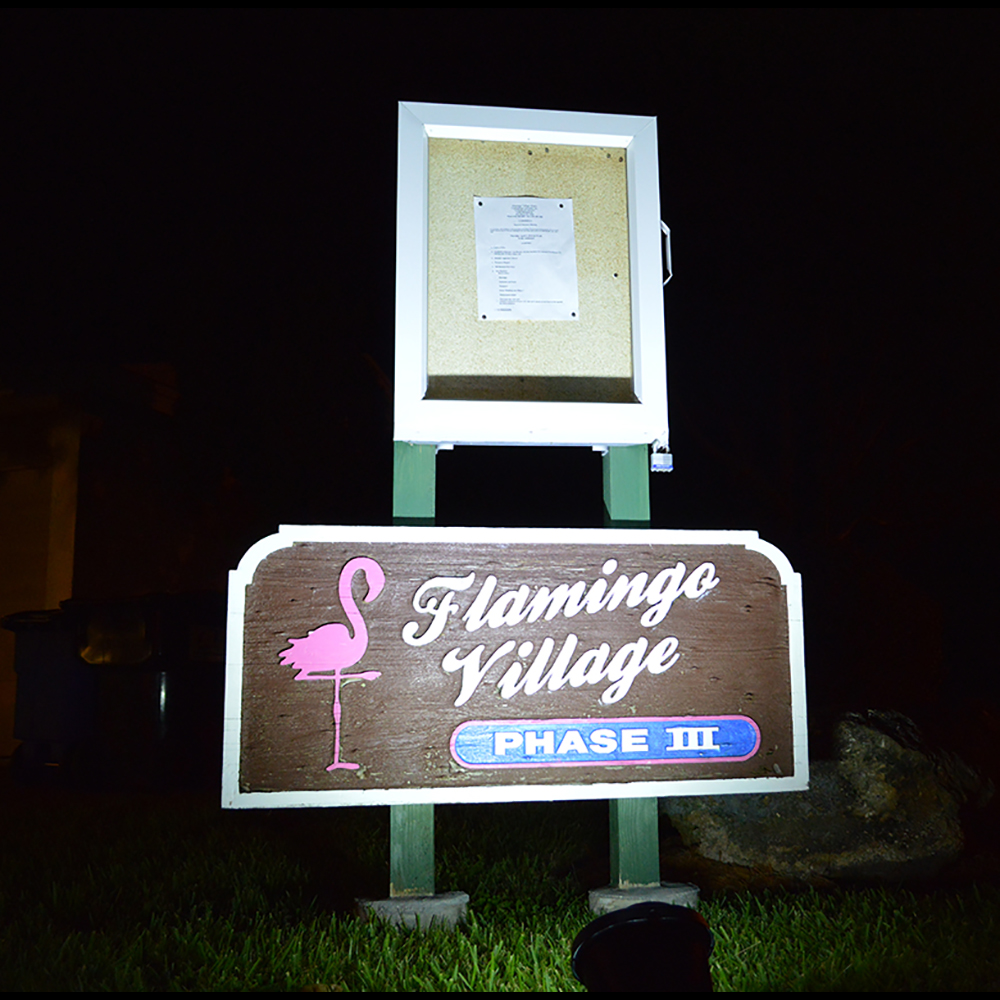 FL06 Solar Sign Light. Complete kit with choice of solar panel power.