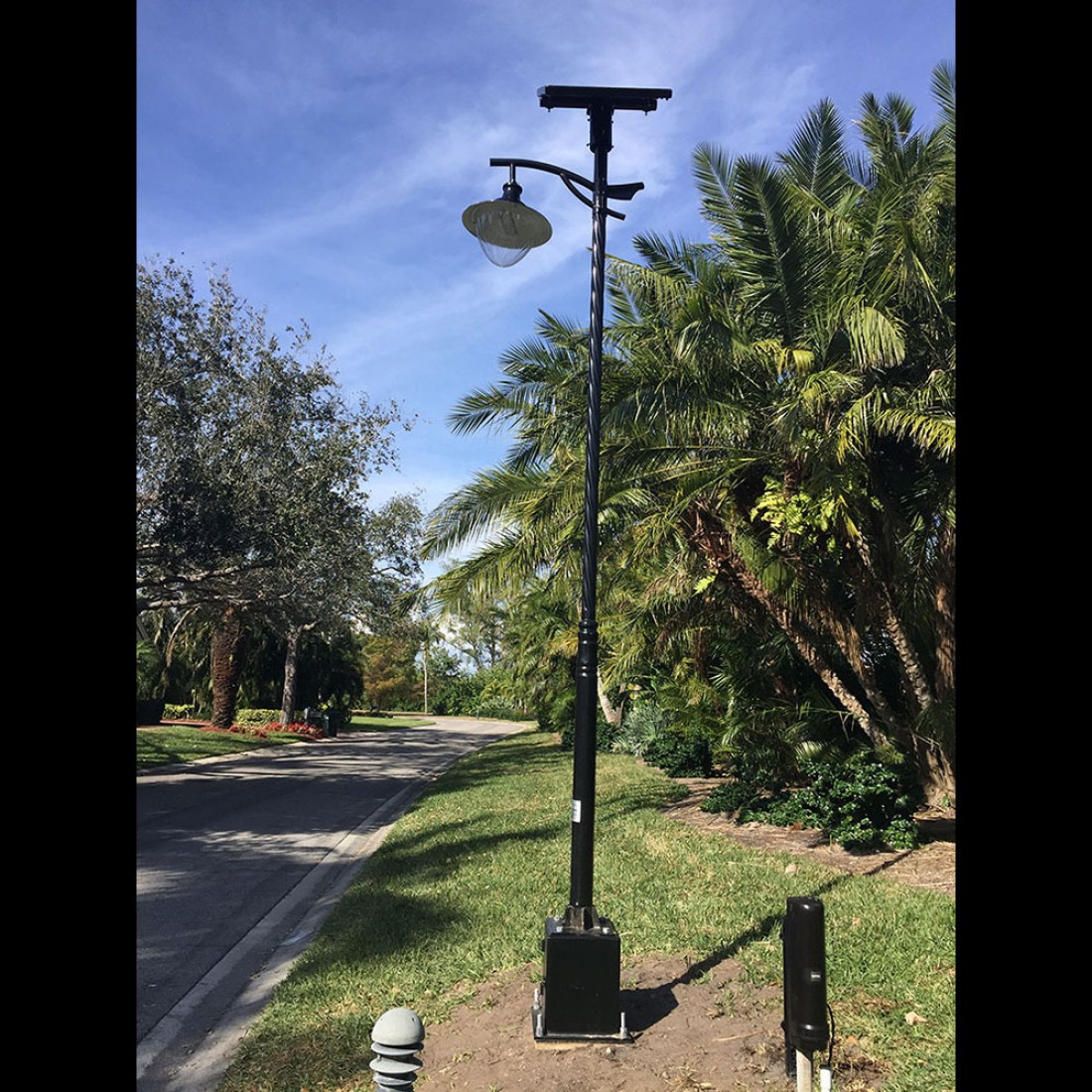 Model SL15 - Solar powered LED street light with pole